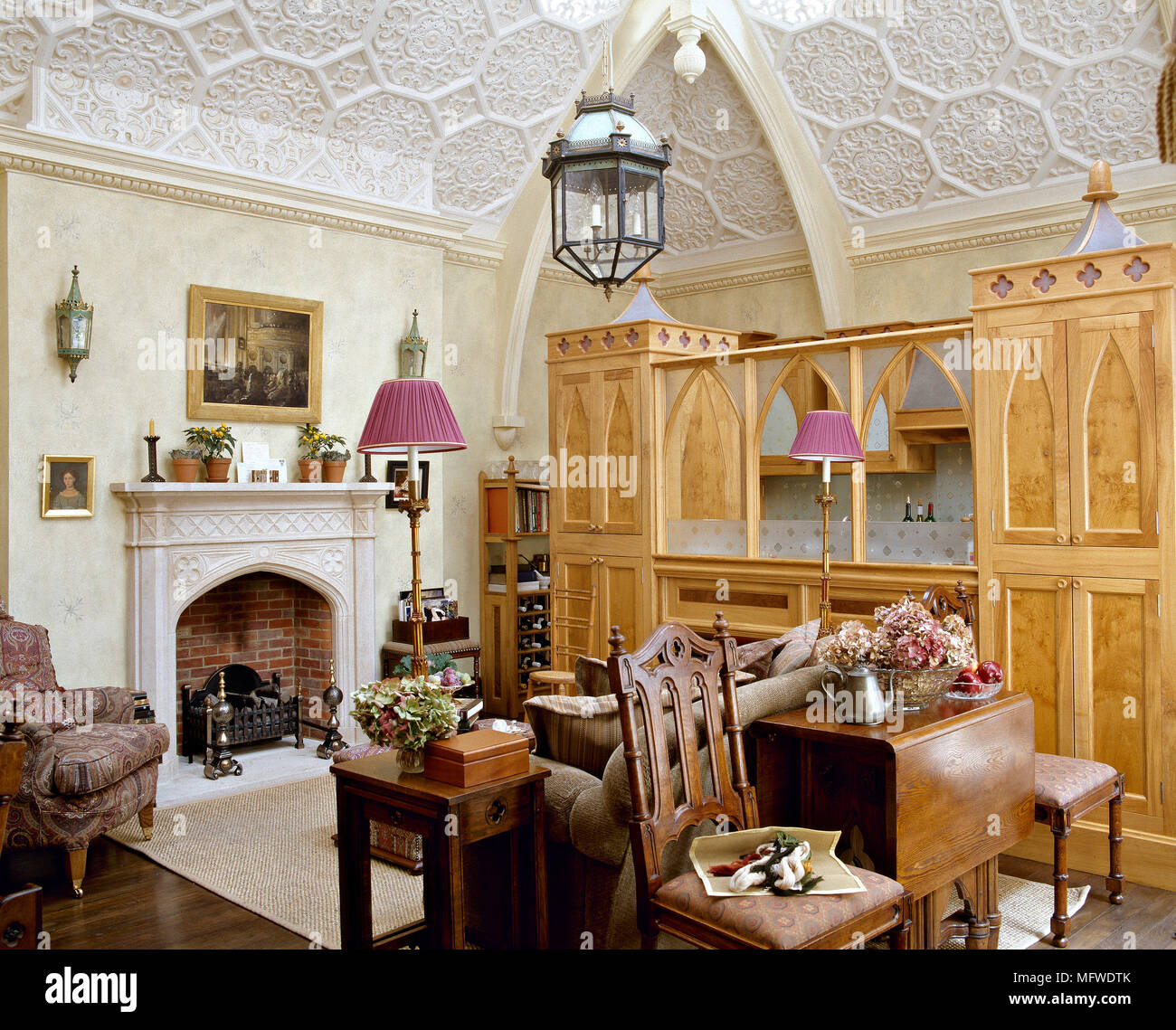 Gothic Style Fireplace Stockfotos und -bilder Kaufen - Alamy