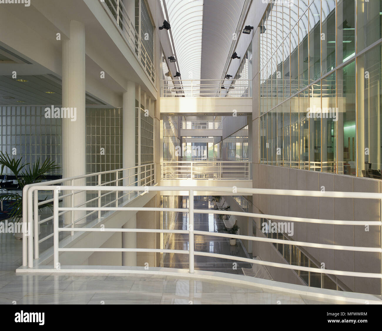 Blick ins atrium -Fotos und -Bildmaterial in hoher Auflösung – Alamy
