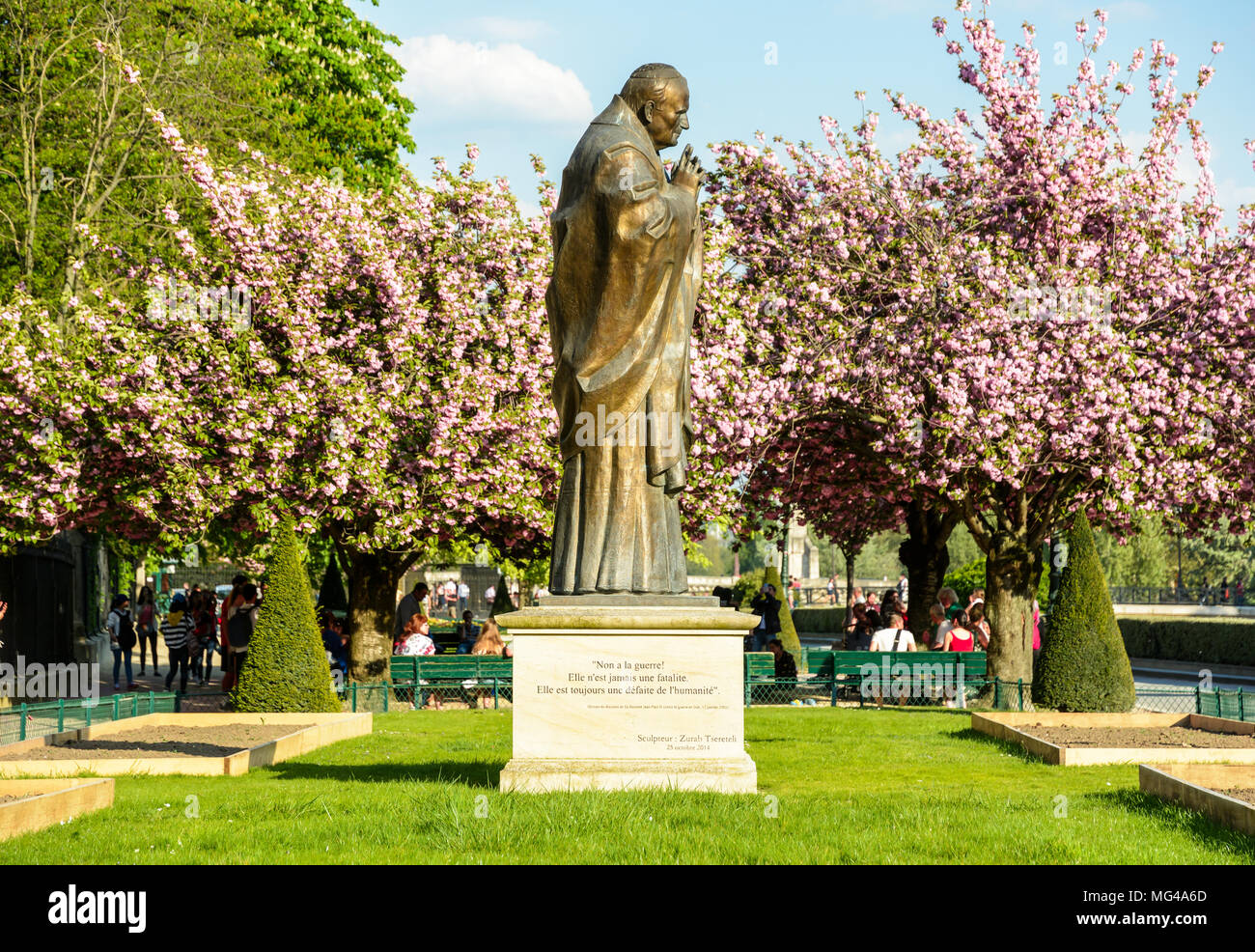 Die Statue von Papst Johannes Paul II., ein Werk des russischen ...
