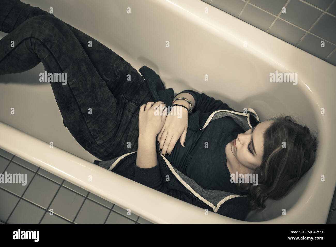 Teen Mädchen In Der Dusche Fotos Und Bildmaterial In Hoher Auflösung 5109