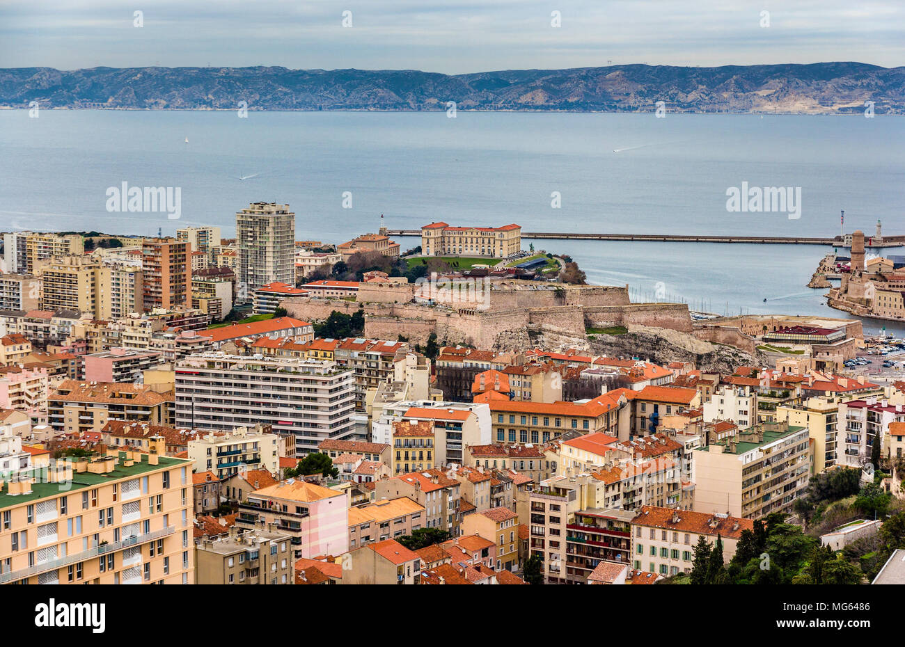 Luftbild marseille -Fotos und -Bildmaterial in hoher Auflösung – Alamy