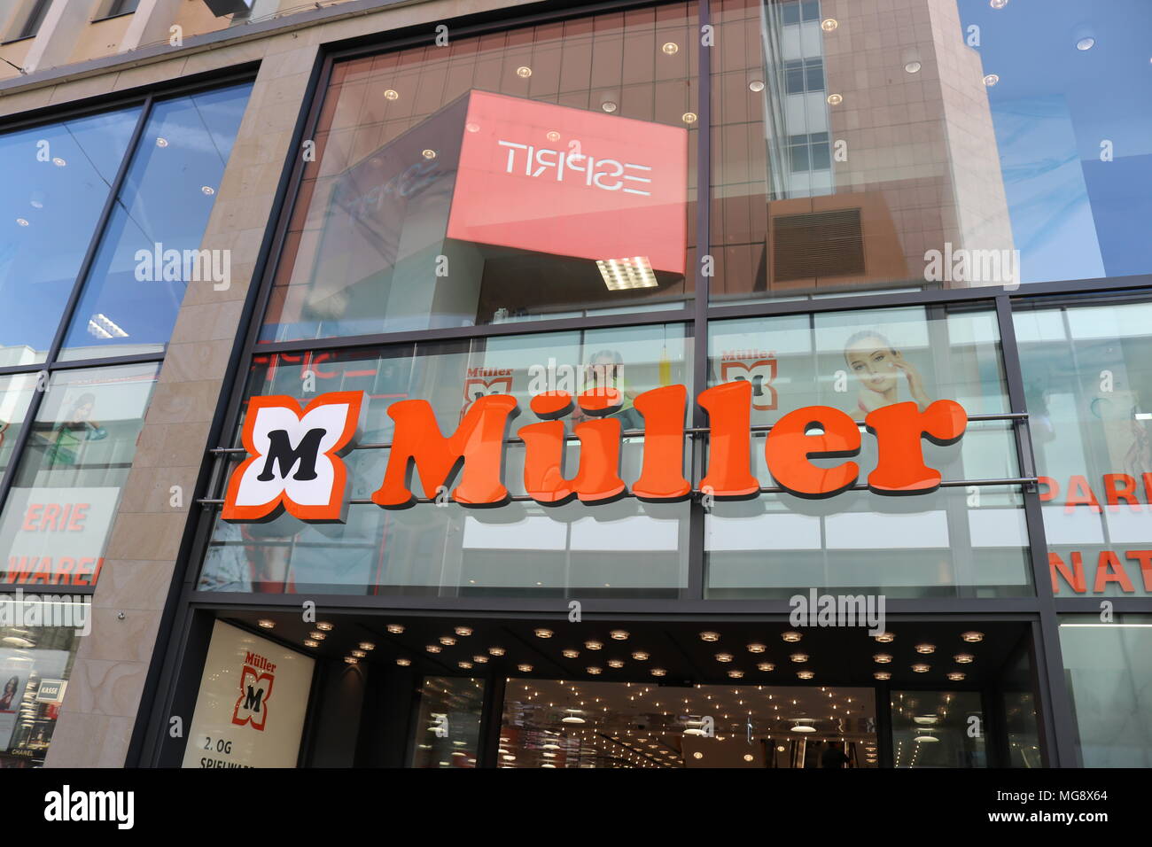Muller logo -Fotos und -Bildmaterial in hoher Auflösung – Alamy