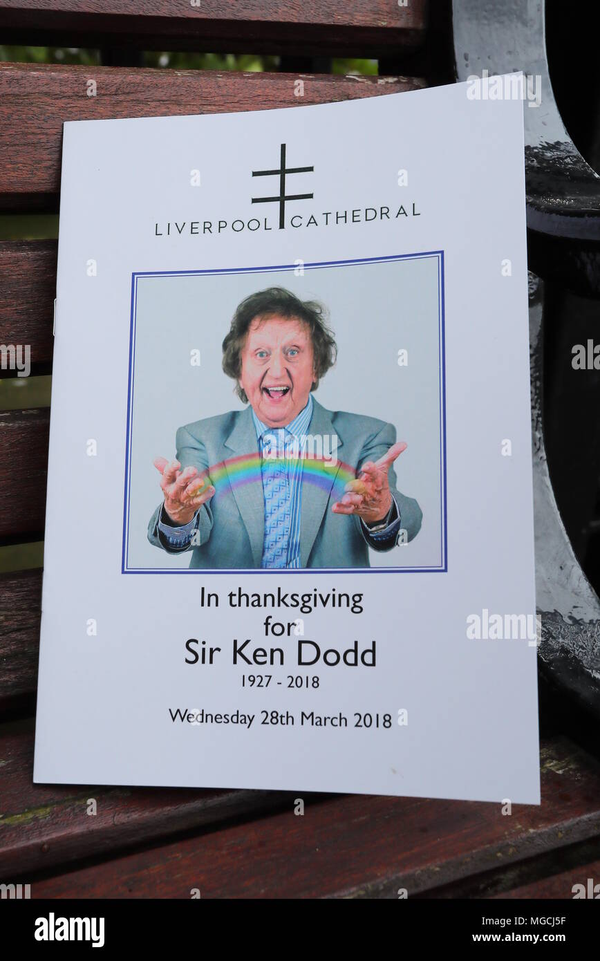 Die Beerdigung von Sir Ken Dodd in Liverpool die Anglikanische Kathedrale mit: Atmosphäre, wo ...