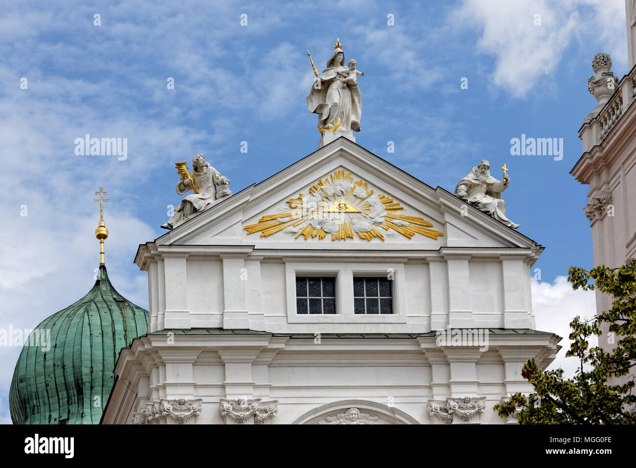 Passau - Stadt der drei Flüsse. Passau - Dreiflüssestadt. St. Stephen's ...
