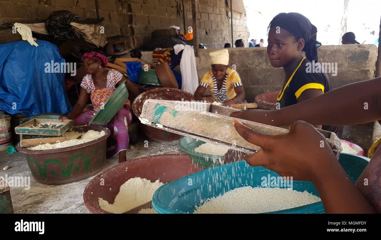 In Côte d'Ivoire, am cococdy Angre Terminus 81/82 haben wir einen ...