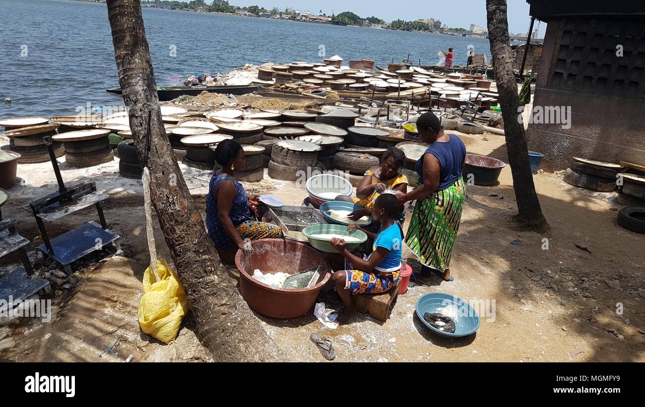 In Côte d'Ivoire, am cococdy Angre Terminus 81/82 haben wir einen ...