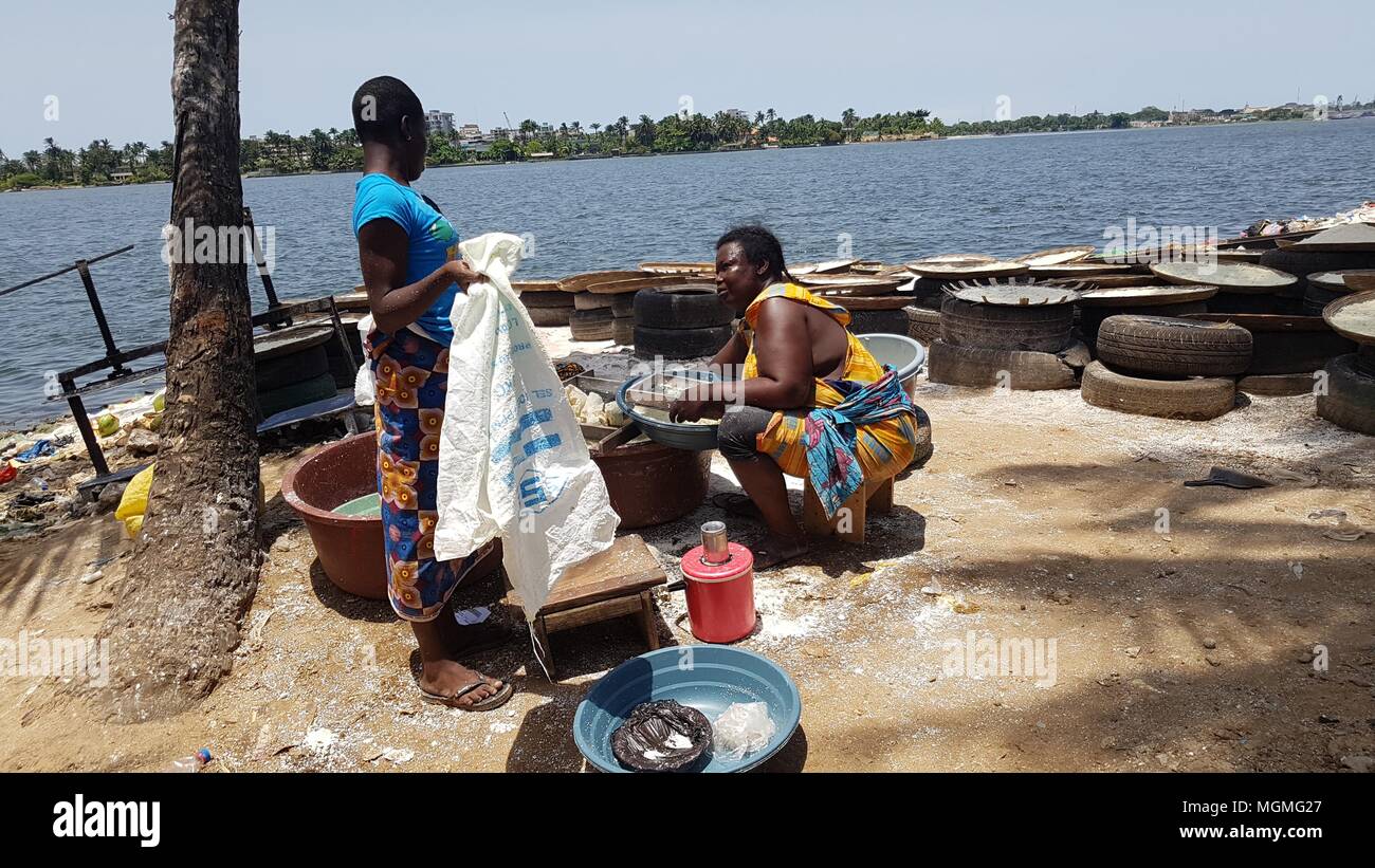 In Côte d'Ivoire, am cococdy Angre Terminus 81/82 haben wir einen ...