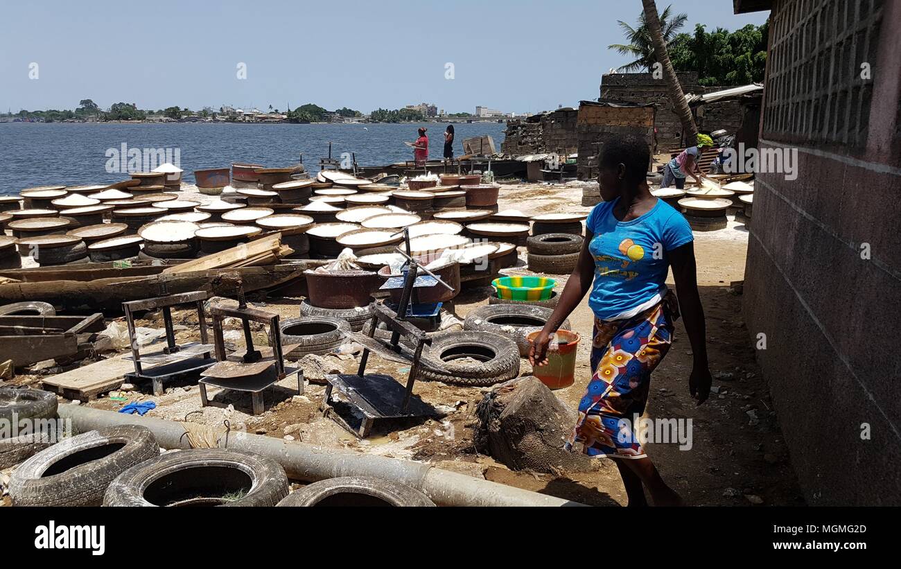 In Côte d'Ivoire, am cococdy Angre Terminus 81/82 haben wir einen ...
