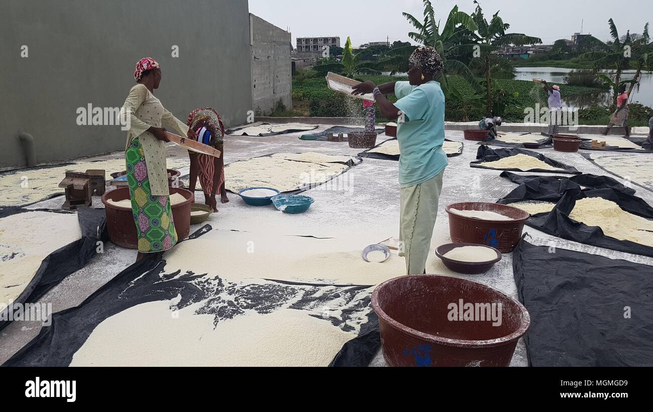 In Côte d'Ivoire, am cococdy Angre Terminus 81/82 haben wir einen ...