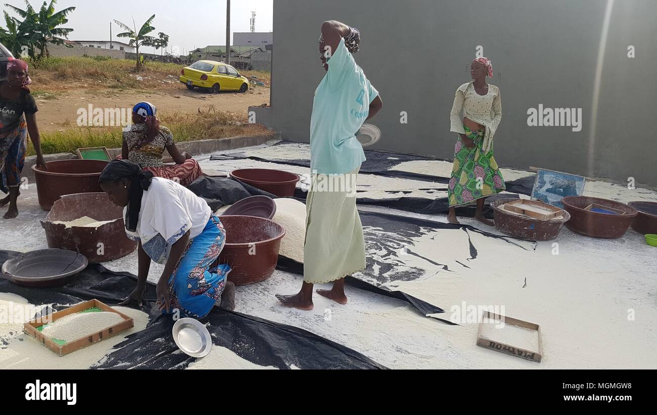 In Côte d'Ivoire, am cococdy Angre Terminus 81/82 haben wir einen ...