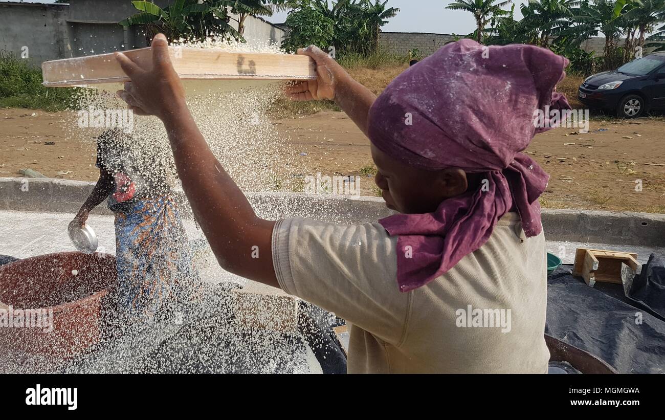 In Côte d'Ivoire, am cococdy Angre Terminus 81/82 haben wir einen ...