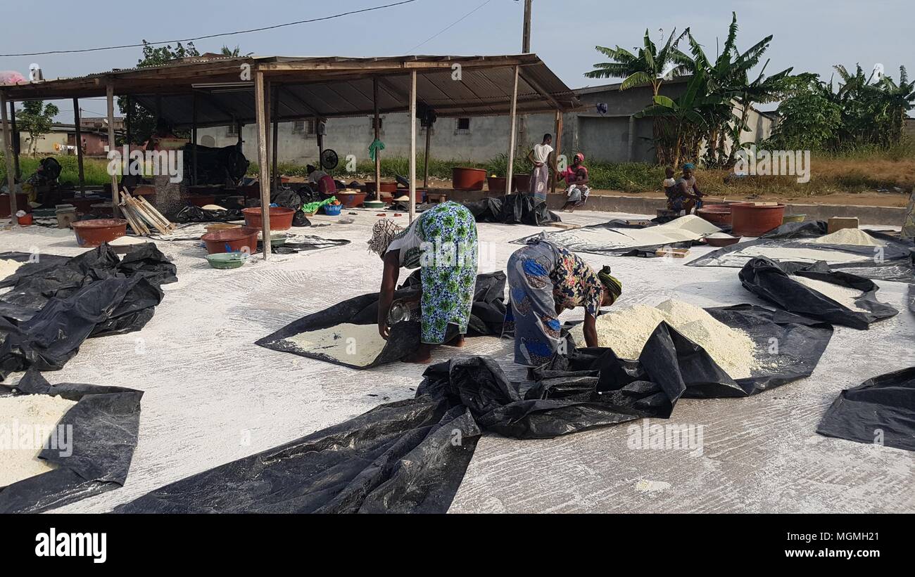 In Côte d'Ivoire, am cococdy Angre Terminus 81/82 haben wir einen ...