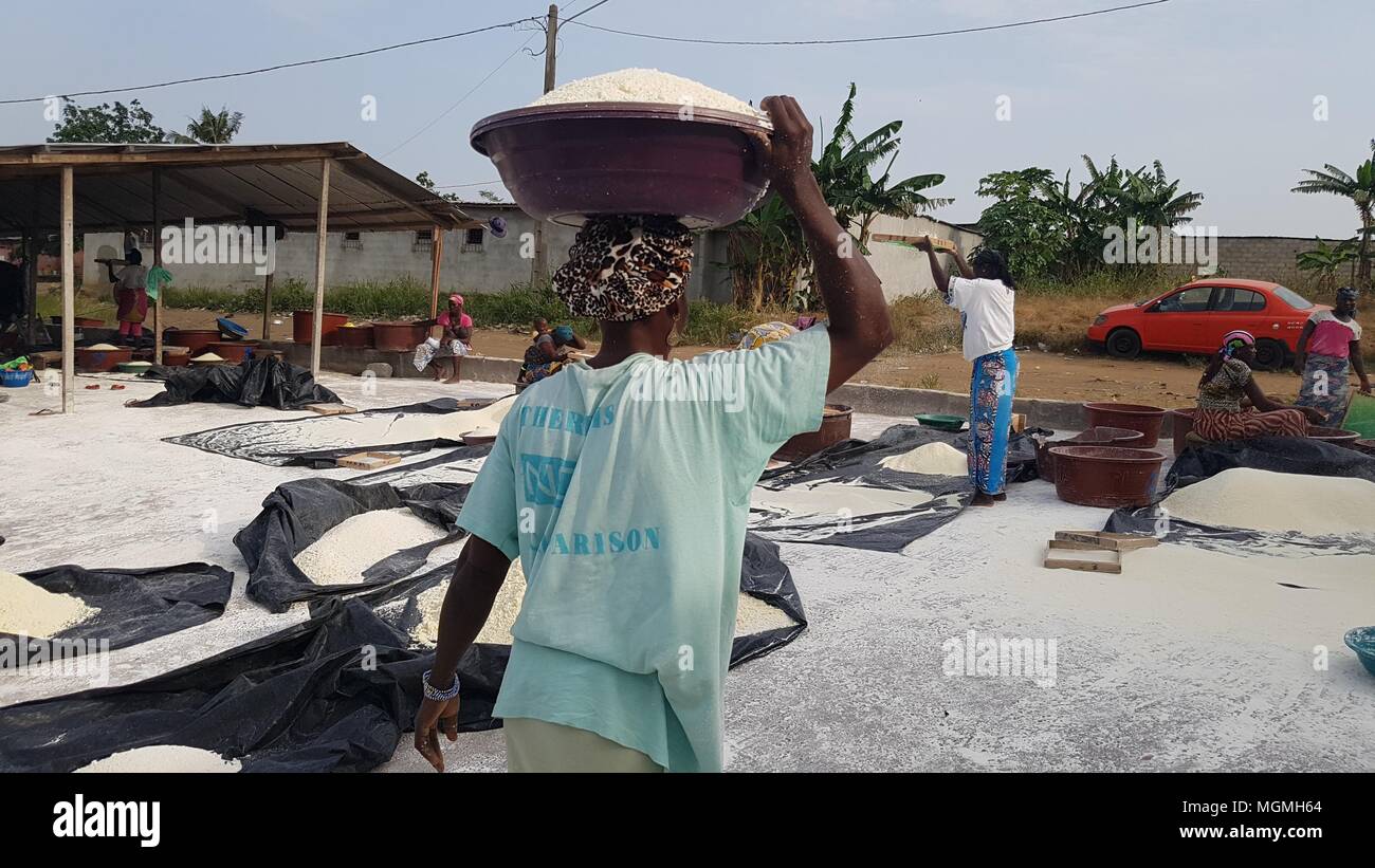 In Côte d'Ivoire, am cococdy Angre Terminus 81/82 haben wir einen ...