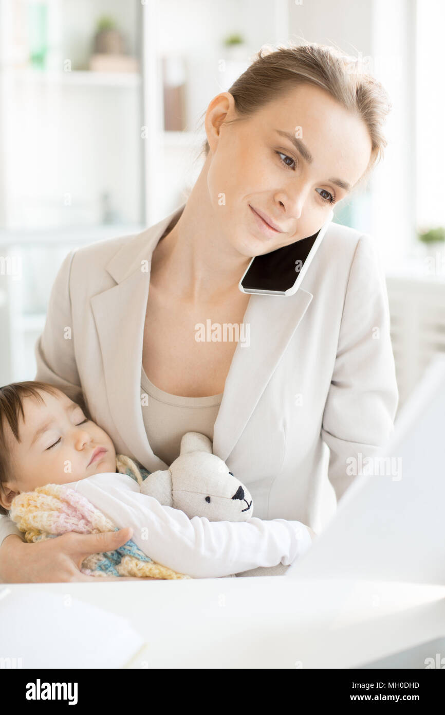 Beschäftigte mutter -Fotos und -Bildmaterial in hoher Auflösung – Alamy