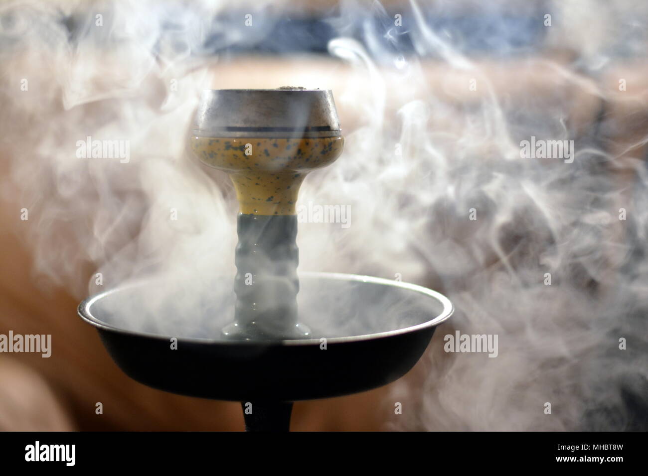 Rauch im gegenlicht -Fotos und -Bildmaterial in hoher Auflösung – Alamy