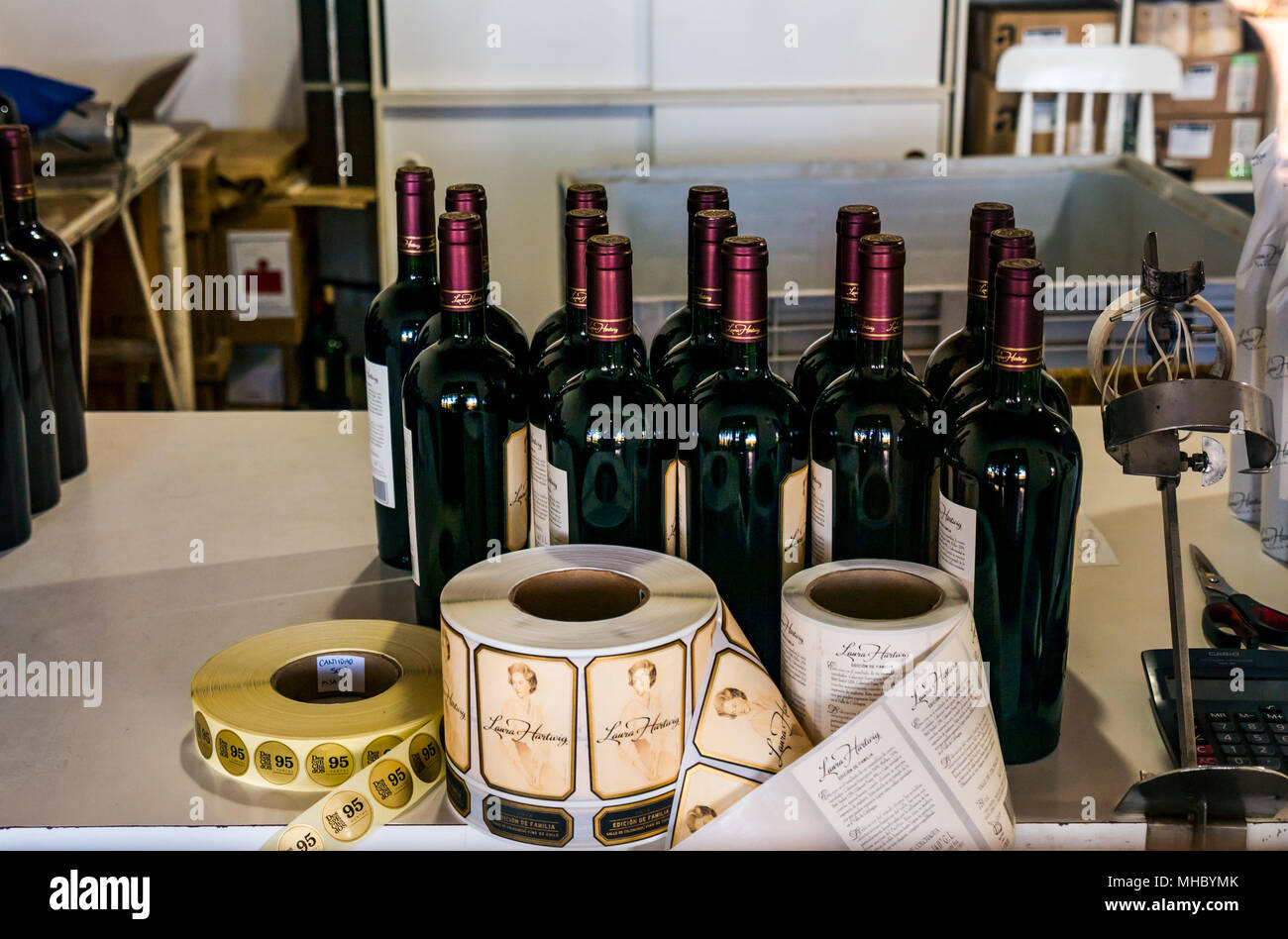 Etiketten beschriften -Fotos und -Bildmaterial in hoher Auflösung – Alamy