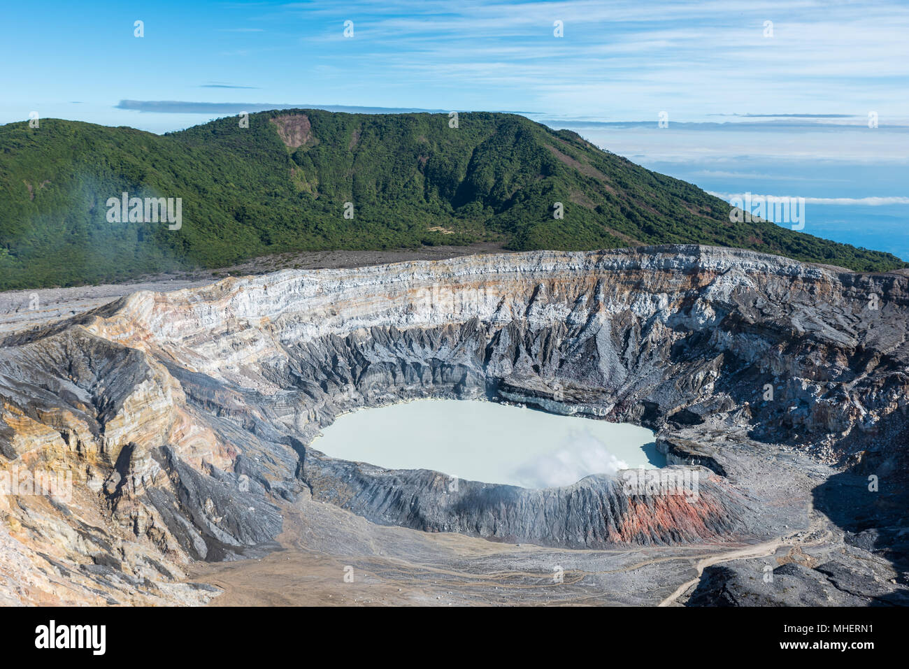 Vulcan vulcano poas national park -Fotos und -Bildmaterial in hoher ...