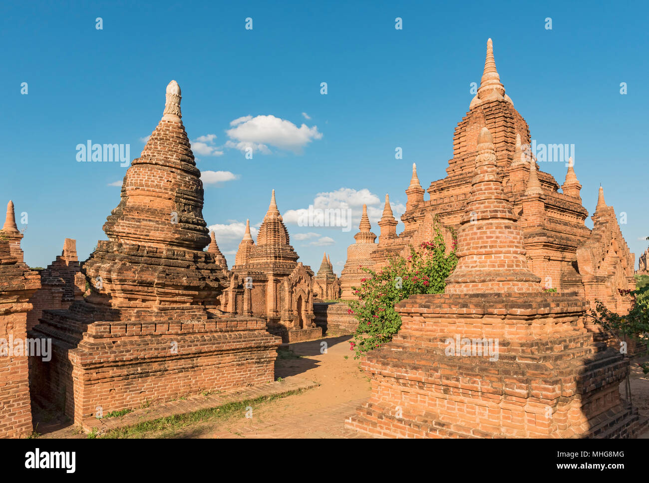 Tempel aus backstein -Fotos und -Bildmaterial in hoher Auflösung – Alamy