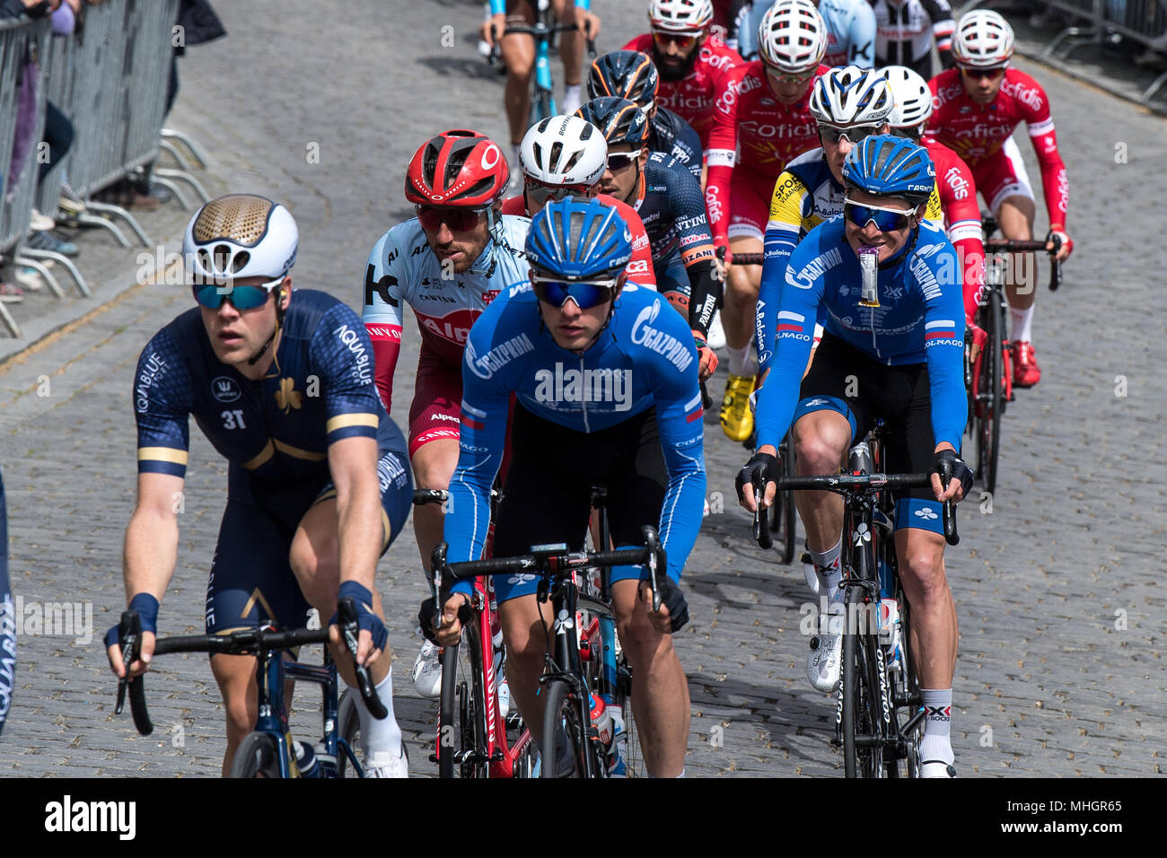 01. Mai 2018, Deutschland, Oberursel: Professionelle Radfahrer fahren ...