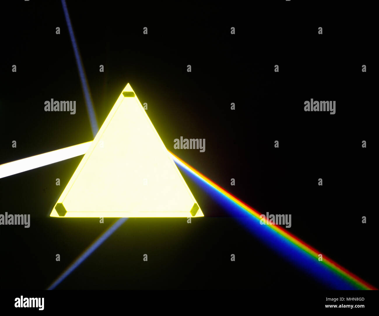 Licht durch ein prisma -Fotos und -Bildmaterial in hoher Auflösung – Alamy