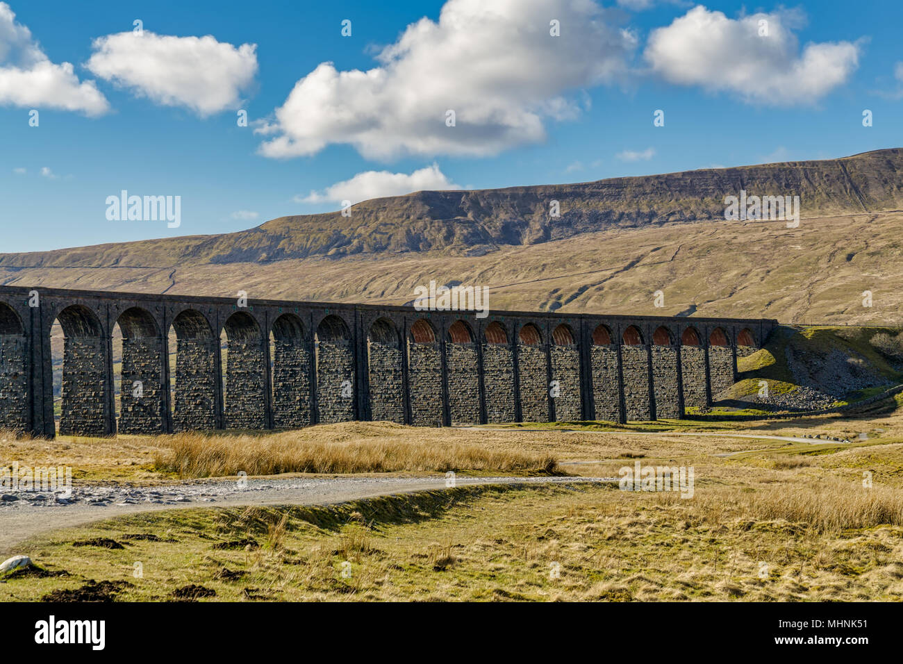 Stein gebautes viadukt -Fotos und -Bildmaterial in hoher Auflösung – Alamy