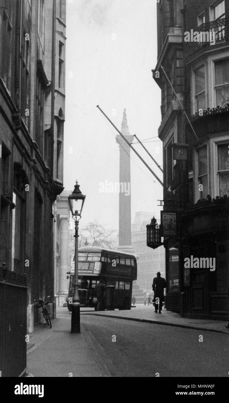 Warwick House Street mit Blick auf Trafalgar Square, London ...
