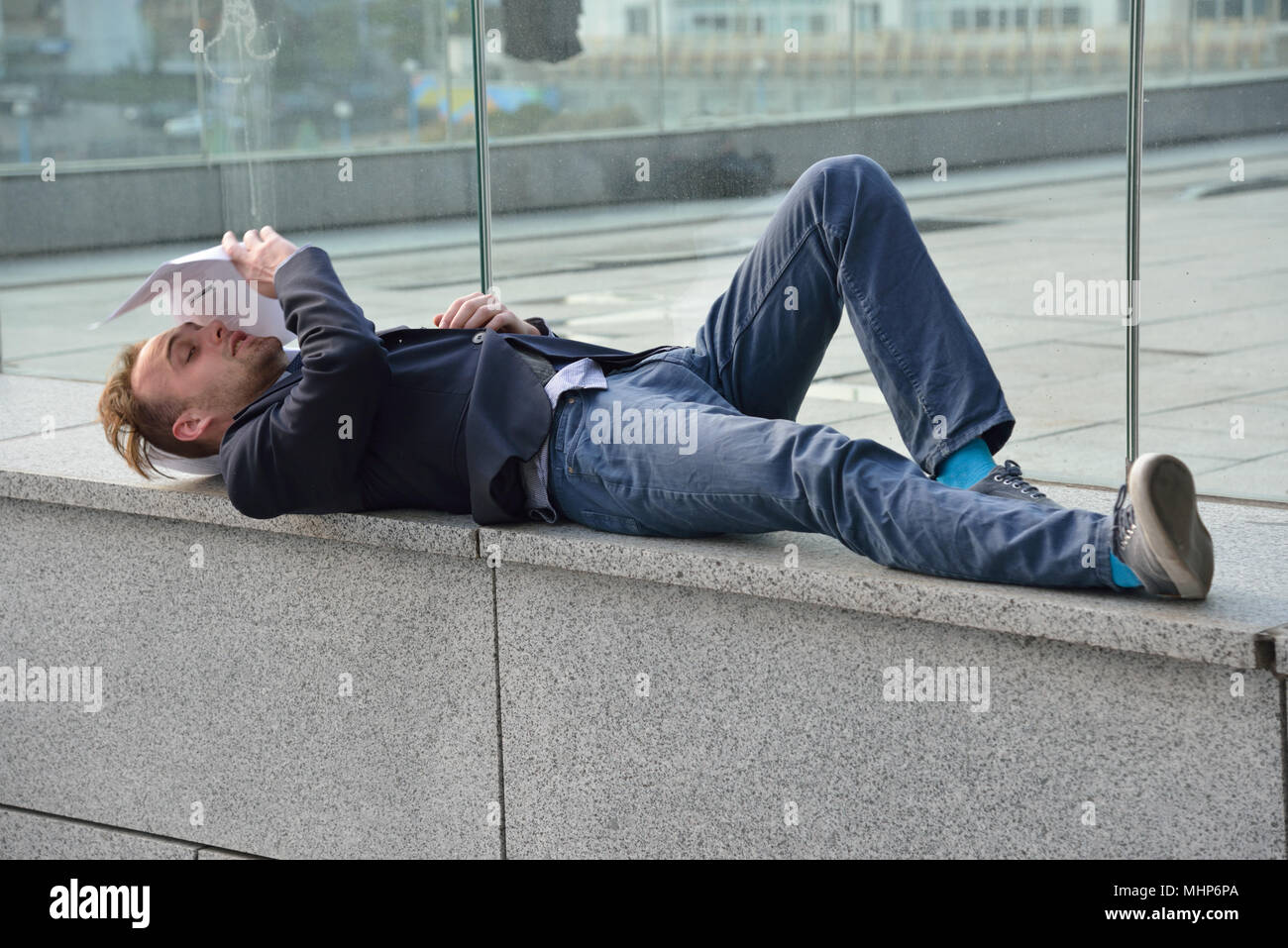 Entlassener mitarbeiter -Fotos und -Bildmaterial in hoher Auflösung – Alamy