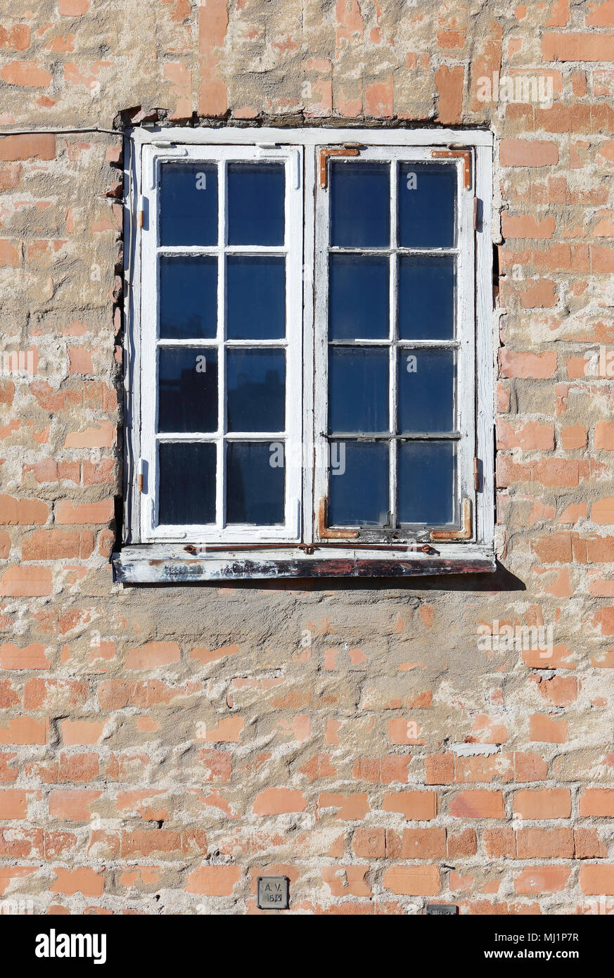 Detail einer mauer mit fenstern -Fotos und -Bildmaterial in hoher ...