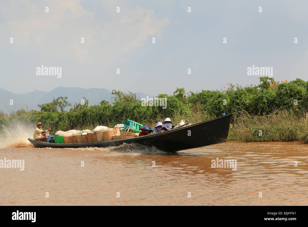 Beladenes boot -Fotos und -Bildmaterial in hoher Auflösung – Alamy