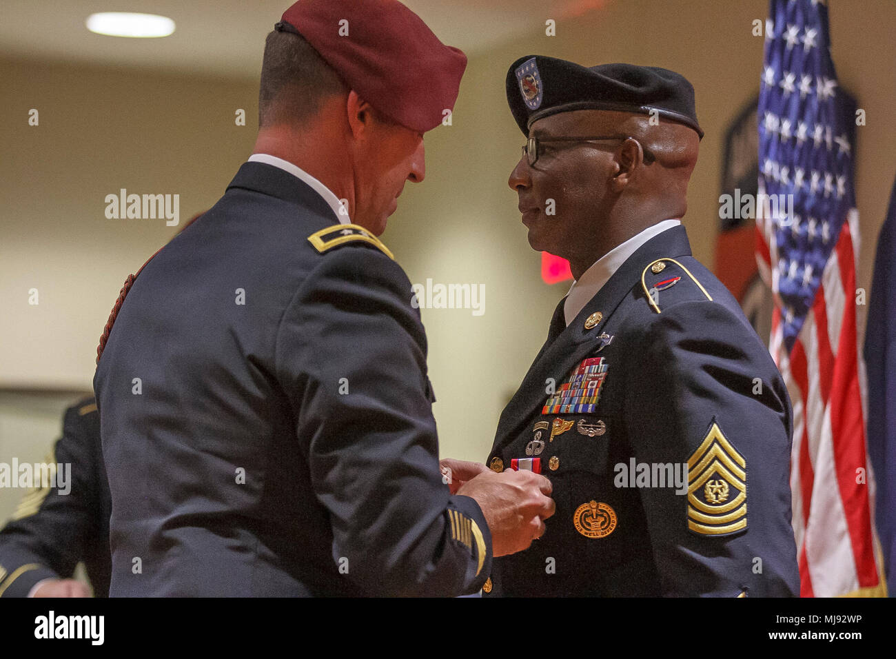 U.S. Army Command Sgt. Maj. Bryant Lambert, der früheren Abteilung ...