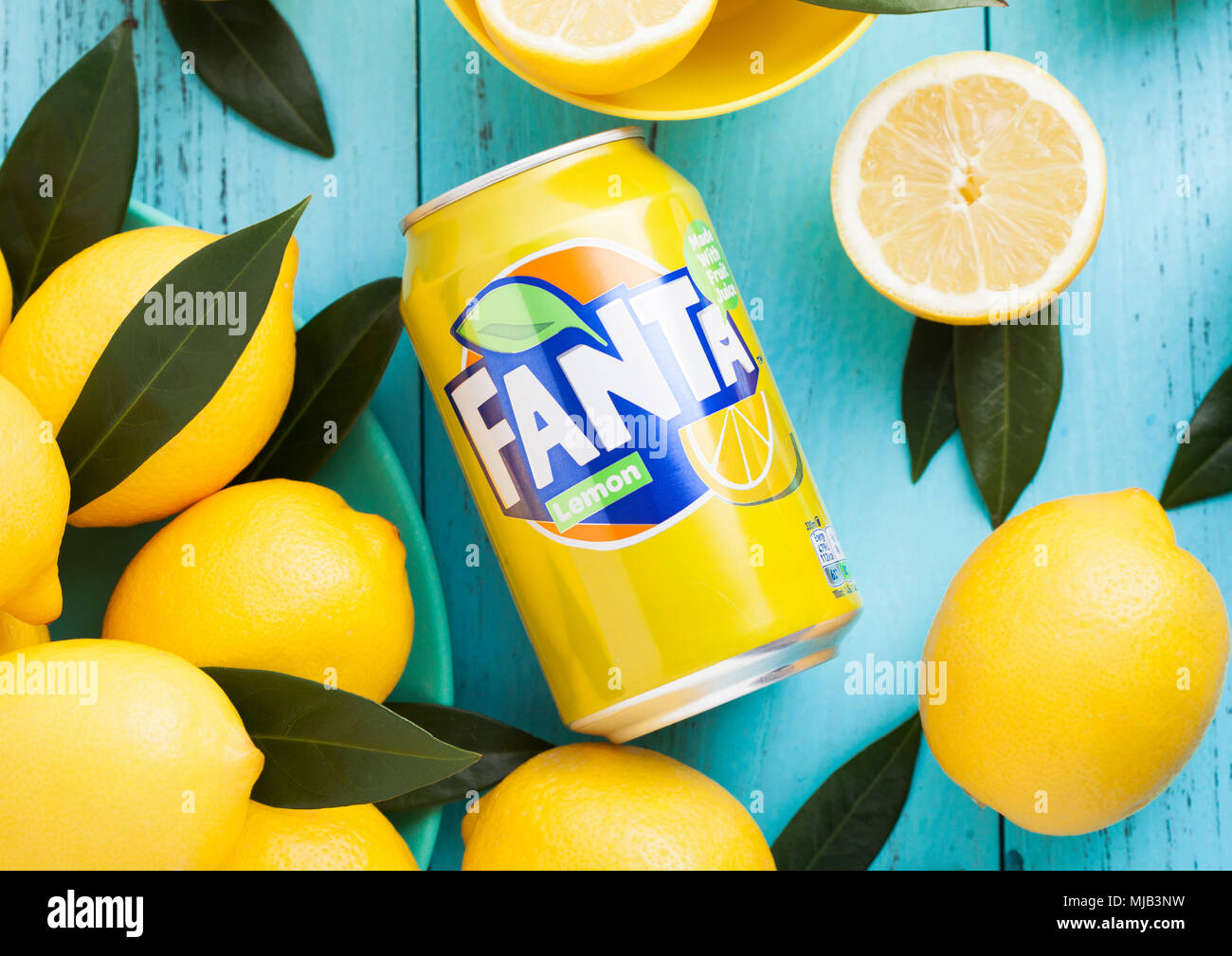 LONDON, Großbritannien - 27 April, 2018: Aluminium kann von Fanta Lemon ...