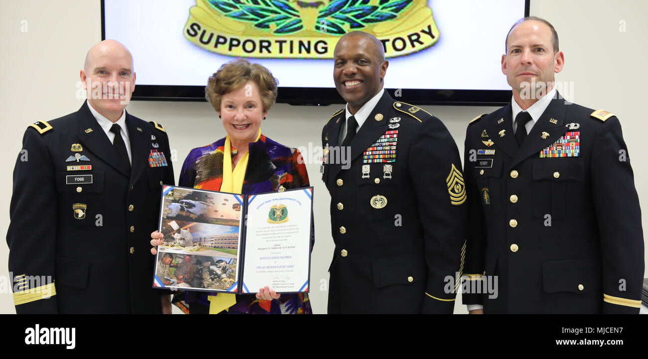 Brig. Gen. Rodney D. Fogg (links), quartermaster General und Kommandant ...