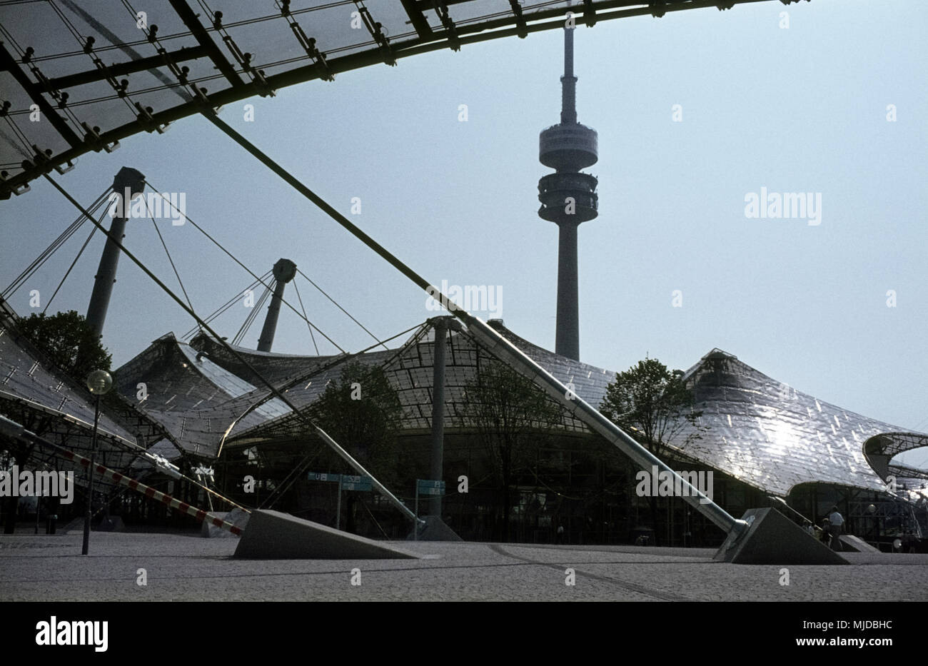 Der Münchner Olympiapark kurz vor der Fertigstellung. Der Olympiapark ...