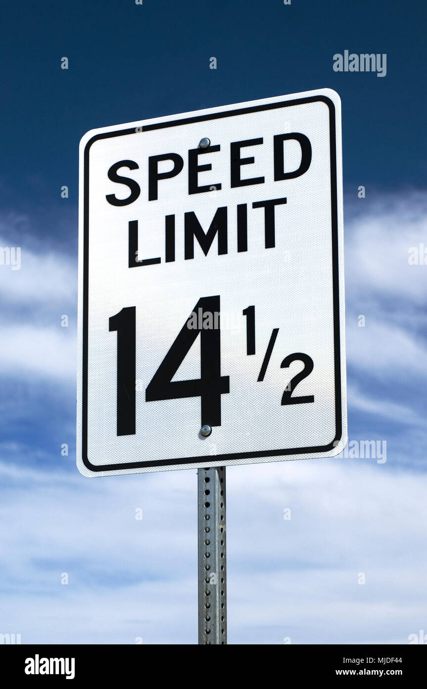 Speed limit signs -Fotos und -Bildmaterial in hoher Auflösung – Alamy