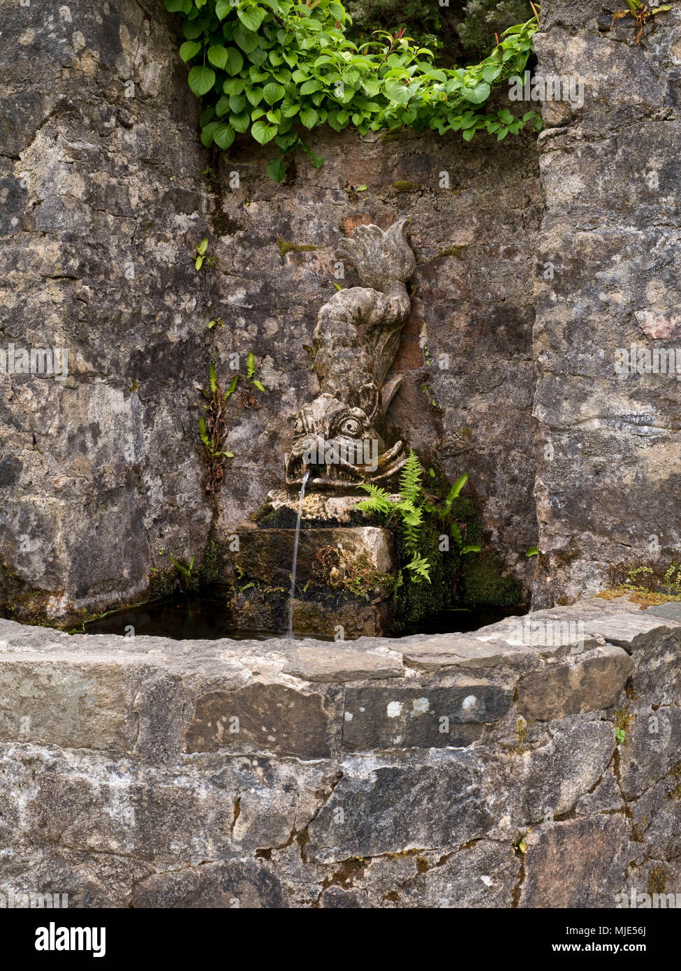 Springbrunnen mit speiendem fisch -Fotos und -Bildmaterial in hoher ...
