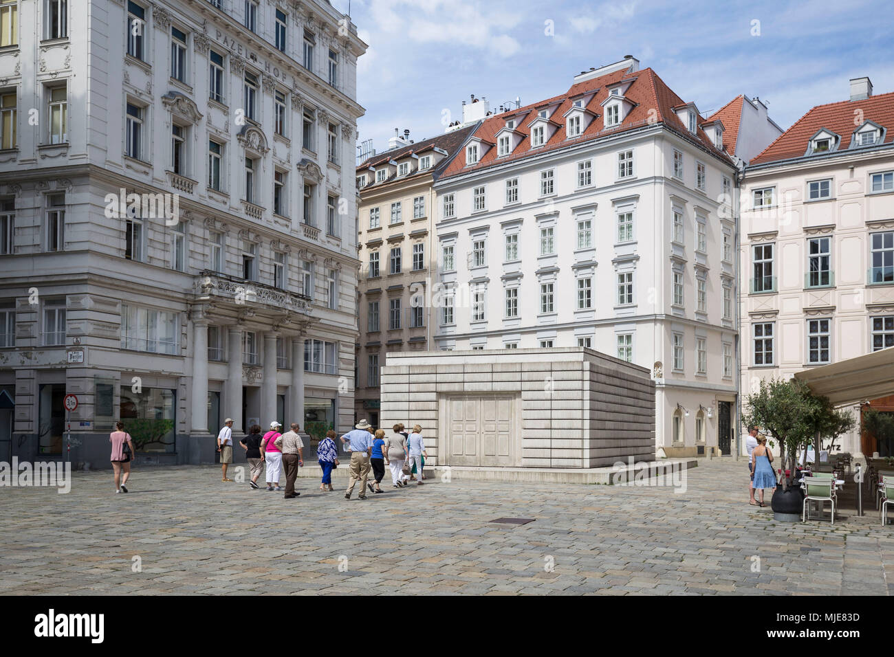 Blick auf das denkmal von rachel whiteread am judenplatz -Fotos und ...