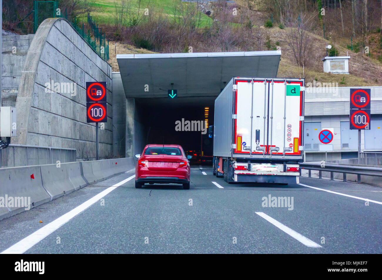 Moderne verkehrszeichen -Fotos und -Bildmaterial in hoher Auflösung – Alamy