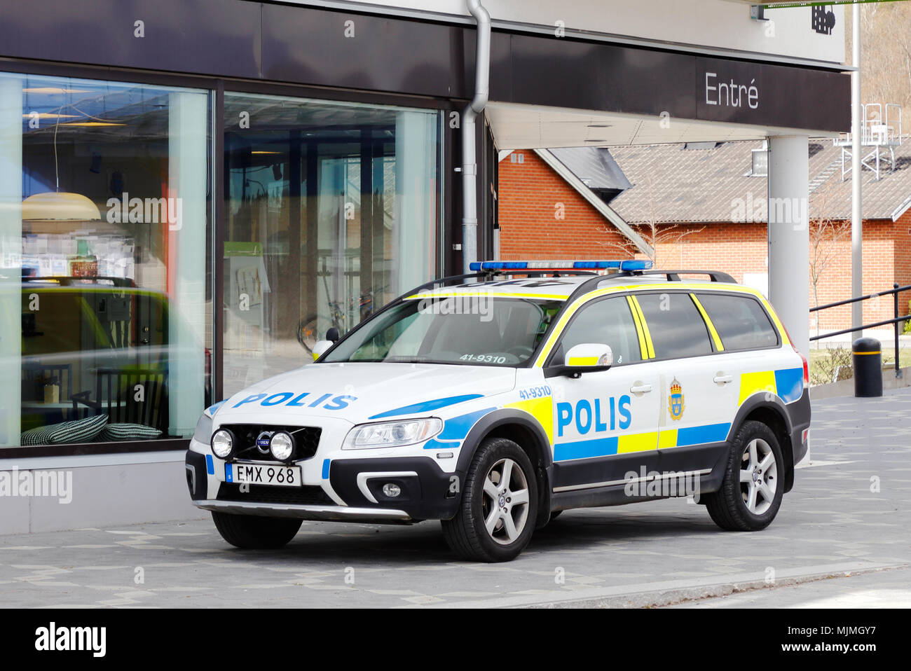 Volvo fahrzeug der polizei -Fotos und -Bildmaterial in hoher Auflösung ...