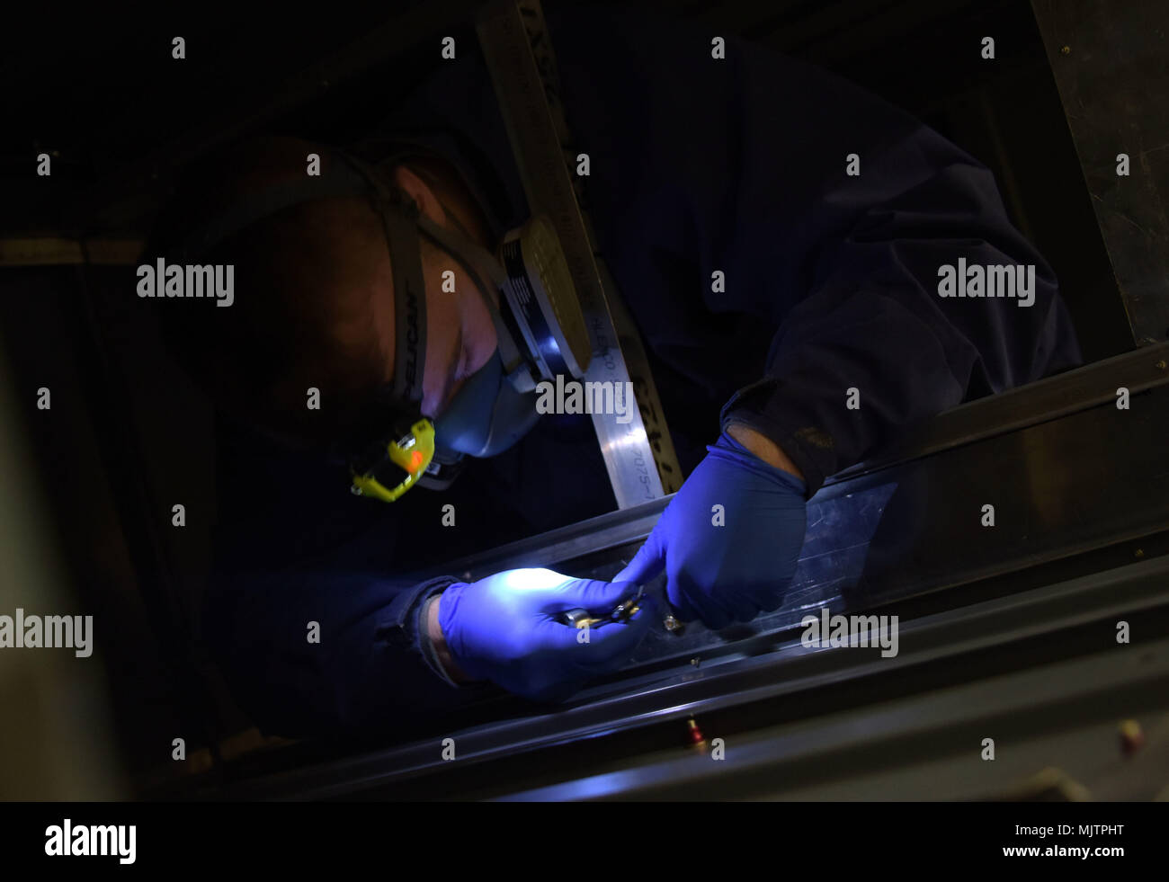 Us Air Force Airman Shawn Bragg, 100 Maintenance Squadron ...
