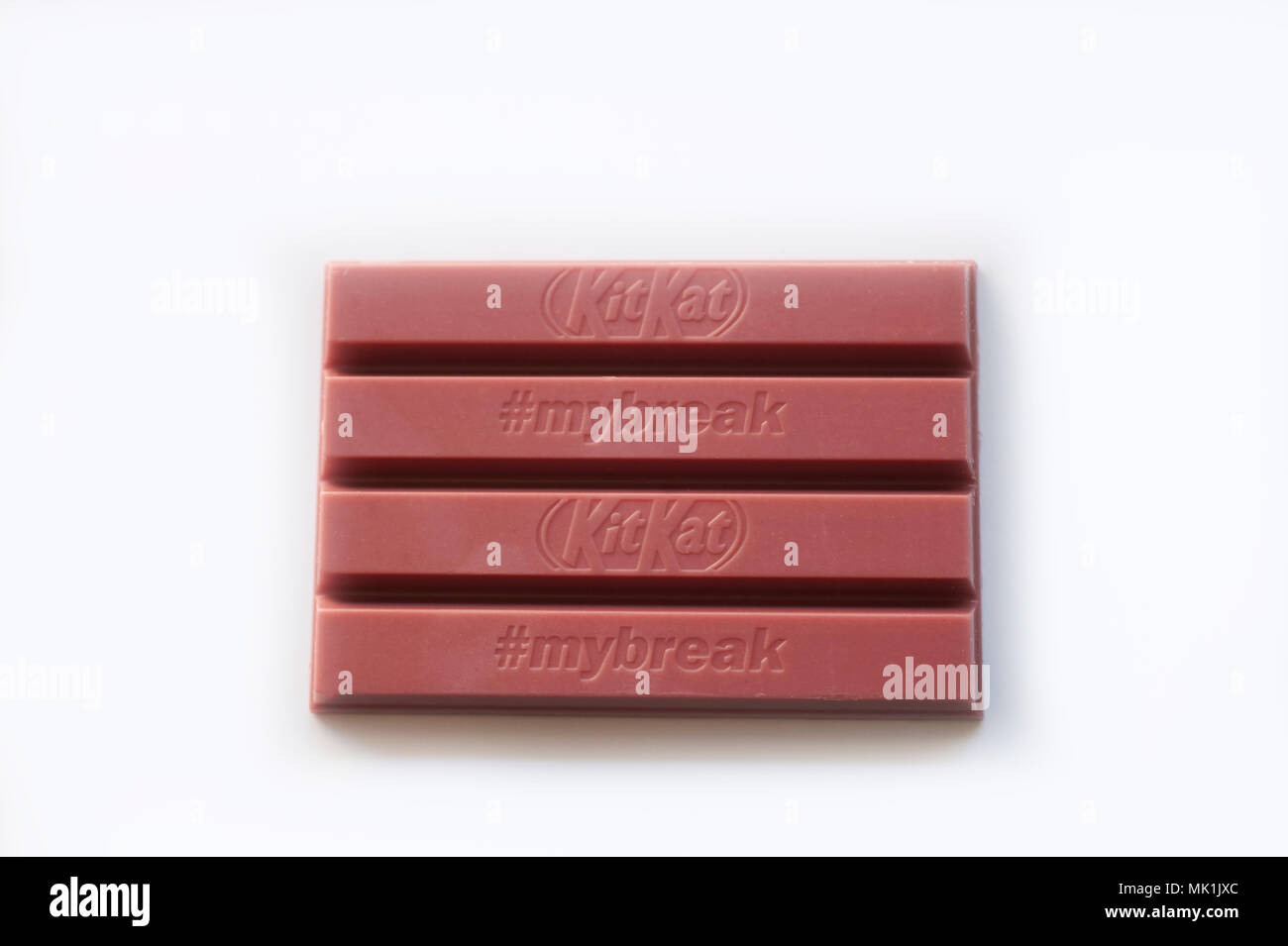 Kitkat made with ruby cocoa beans -Fotos und -Bildmaterial in hoher ...