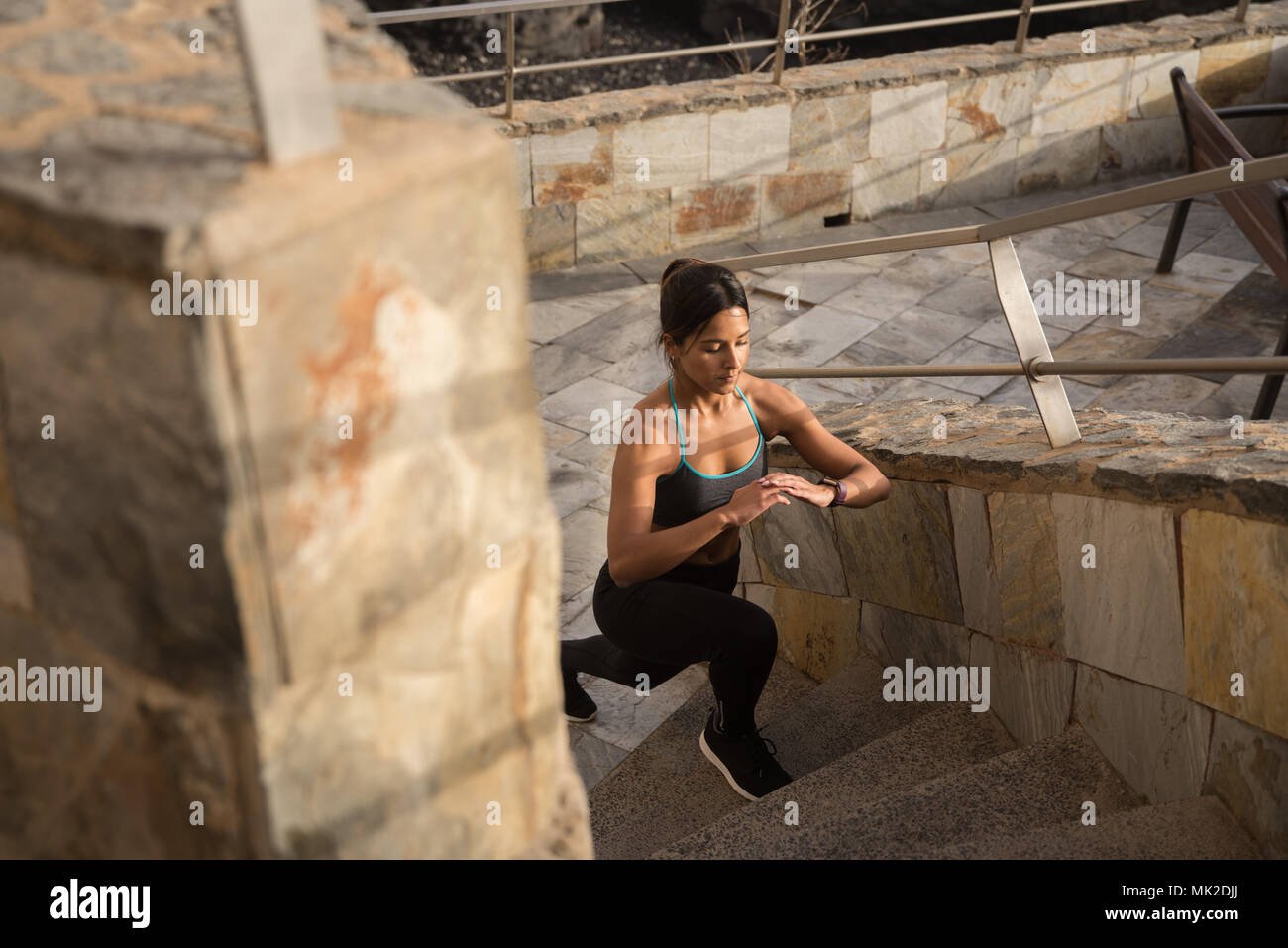 Schöne beine in strumpfhosen -Fotos und -Bildmaterial in hoher ...