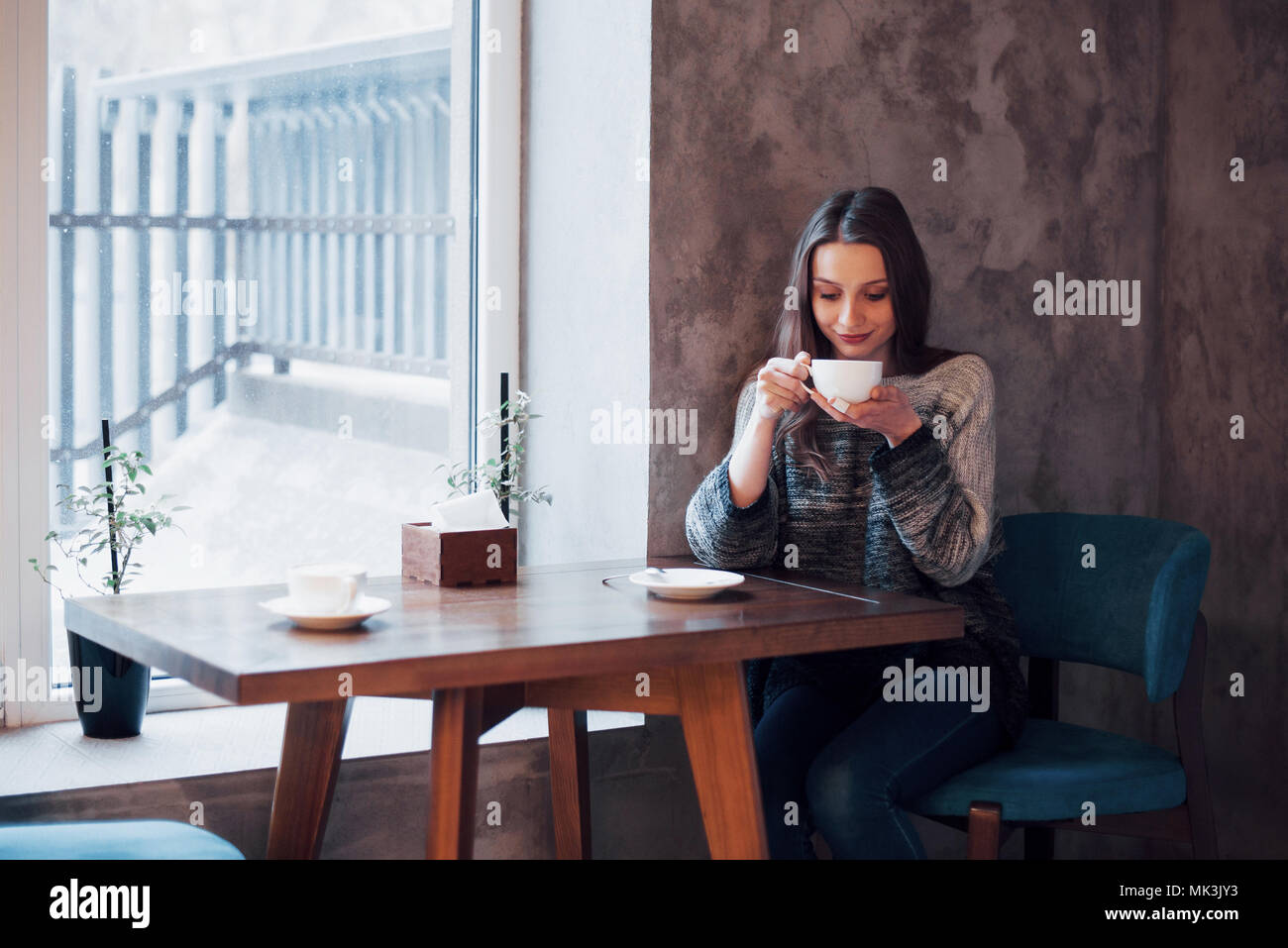 Frau Allein Restaurant Stockfotos und -bilder Kaufen - Alamy