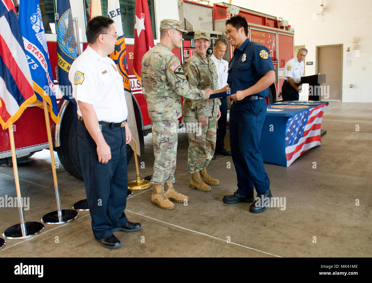 SCHOFIELD BARRACKS - Oberst Stephen E. Dawson, Commander, U.S. Army ...