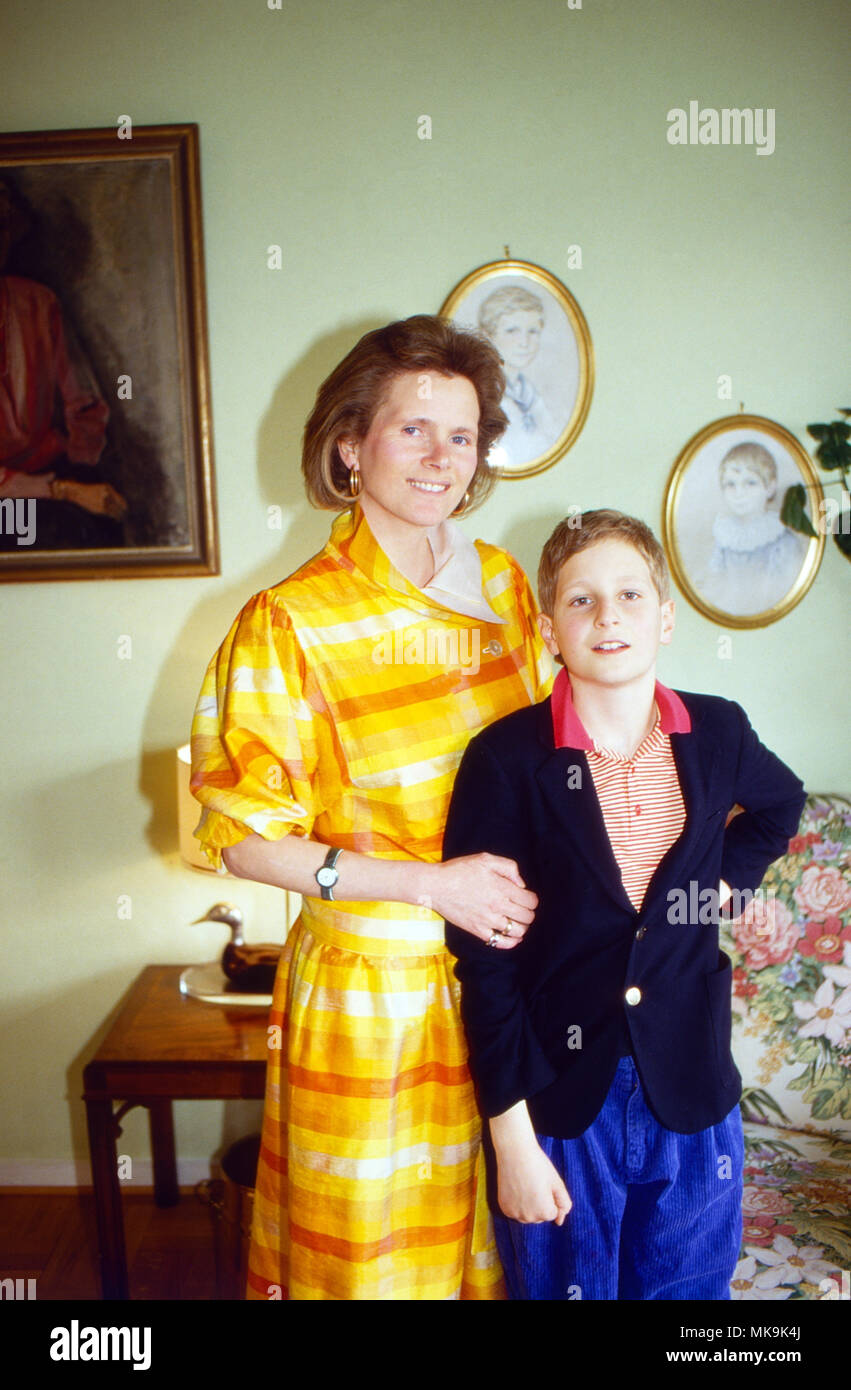 Prinzessin Donata von Preußen mit Sohn Georg Friedrich, Prinz von ... Prinzessin Donata von Preußen mit Sohn Georg Friedrich, Prinz von ...