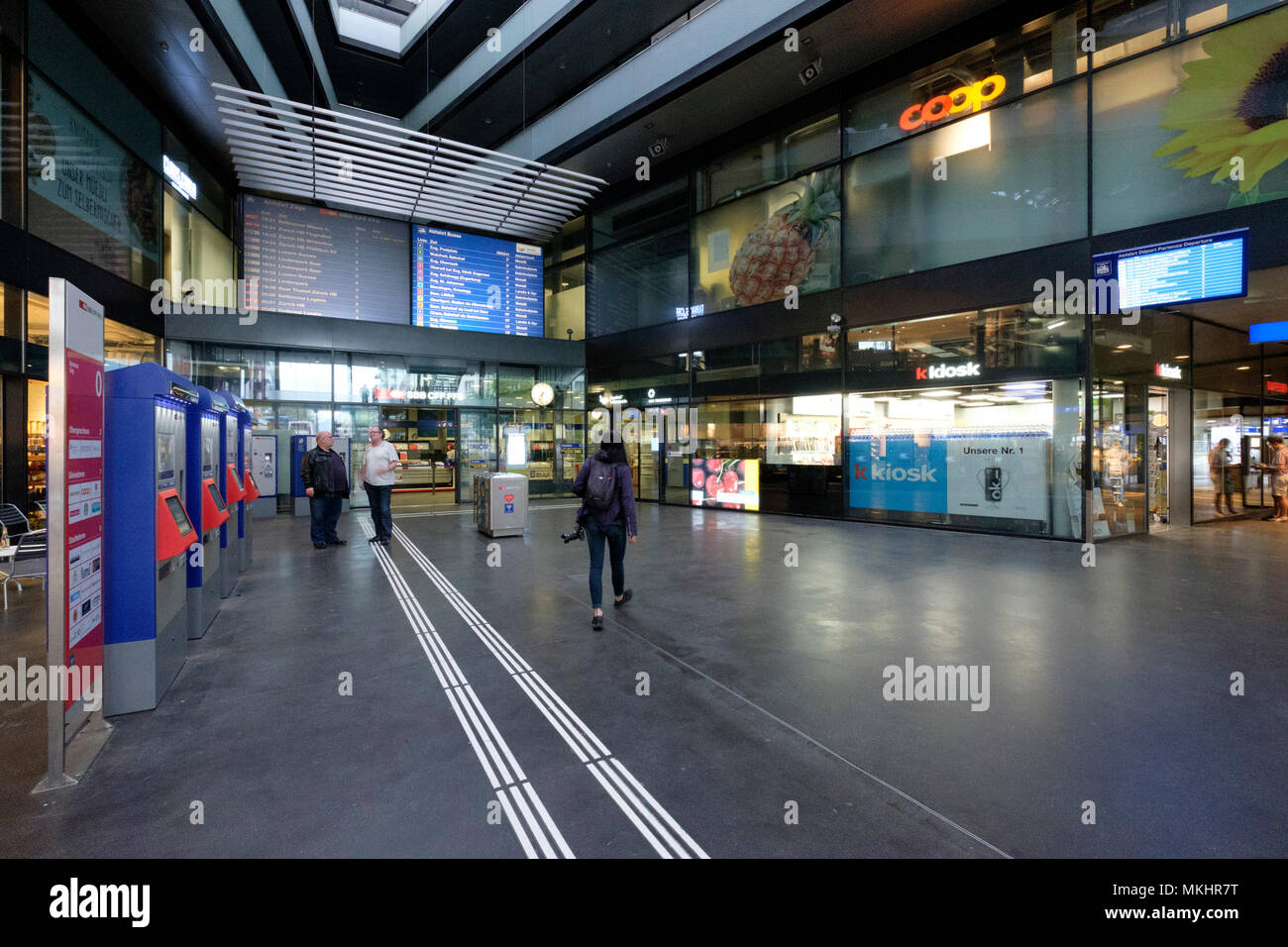 Zug Bahnof Bahnhof Zug, Schweiz, Europa Stockfotografie - Alamy