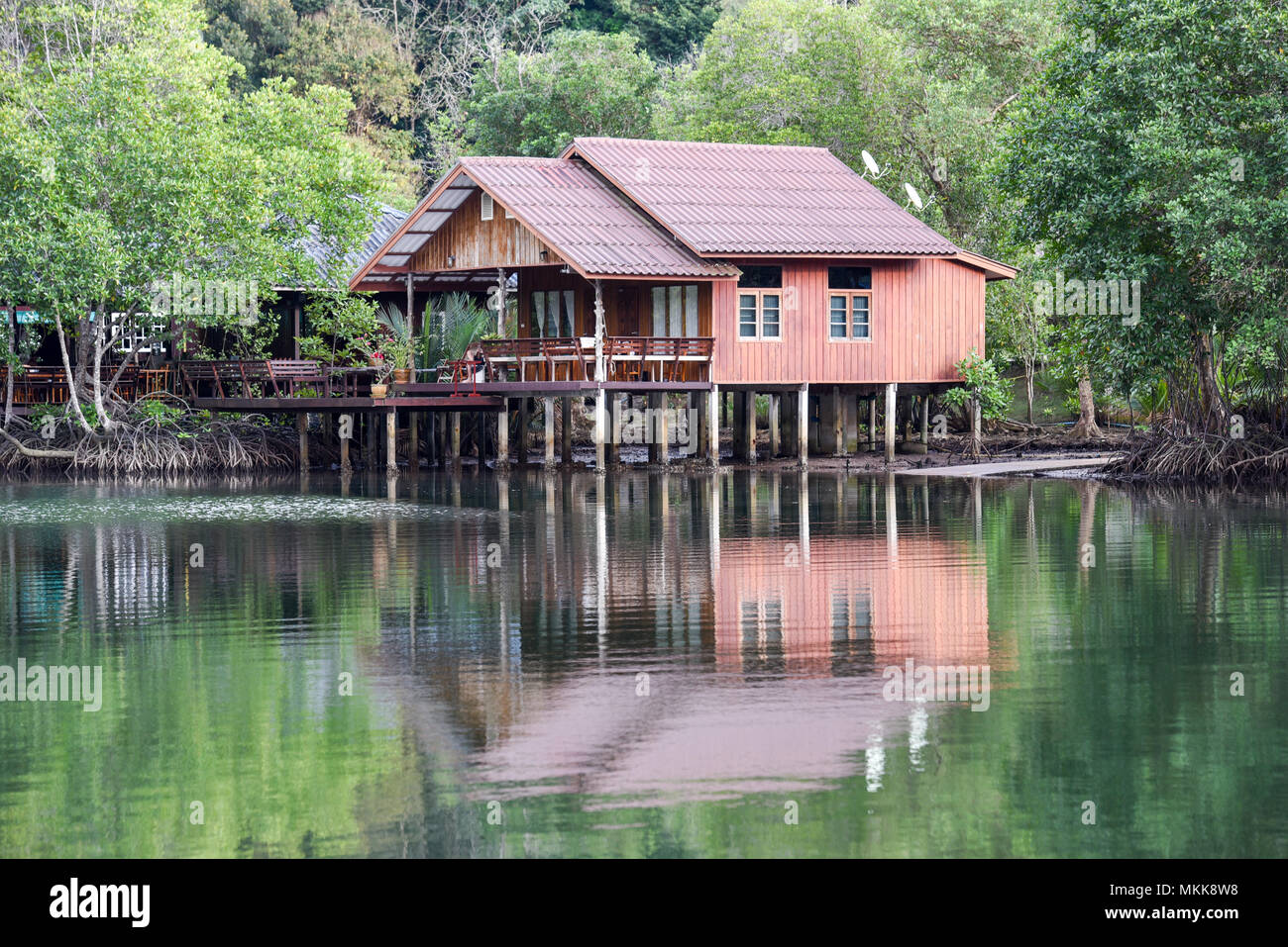 Haus an einem fluss -Fotos und -Bildmaterial in hoher Auflösung – Alamy