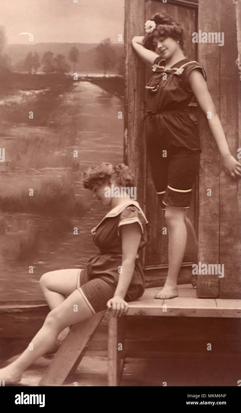 Bade schönheiten vintage -Fotos und -Bildmaterial in hoher Auflösung – Alamy