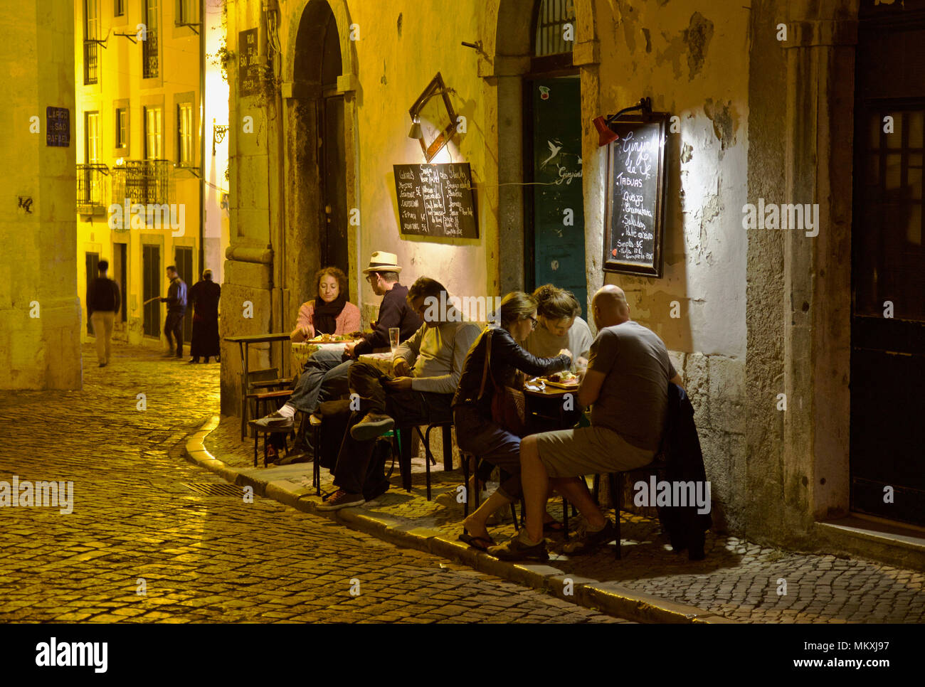 Fado bar in der stadt lissabon -Fotos und -Bildmaterial in hoher ...