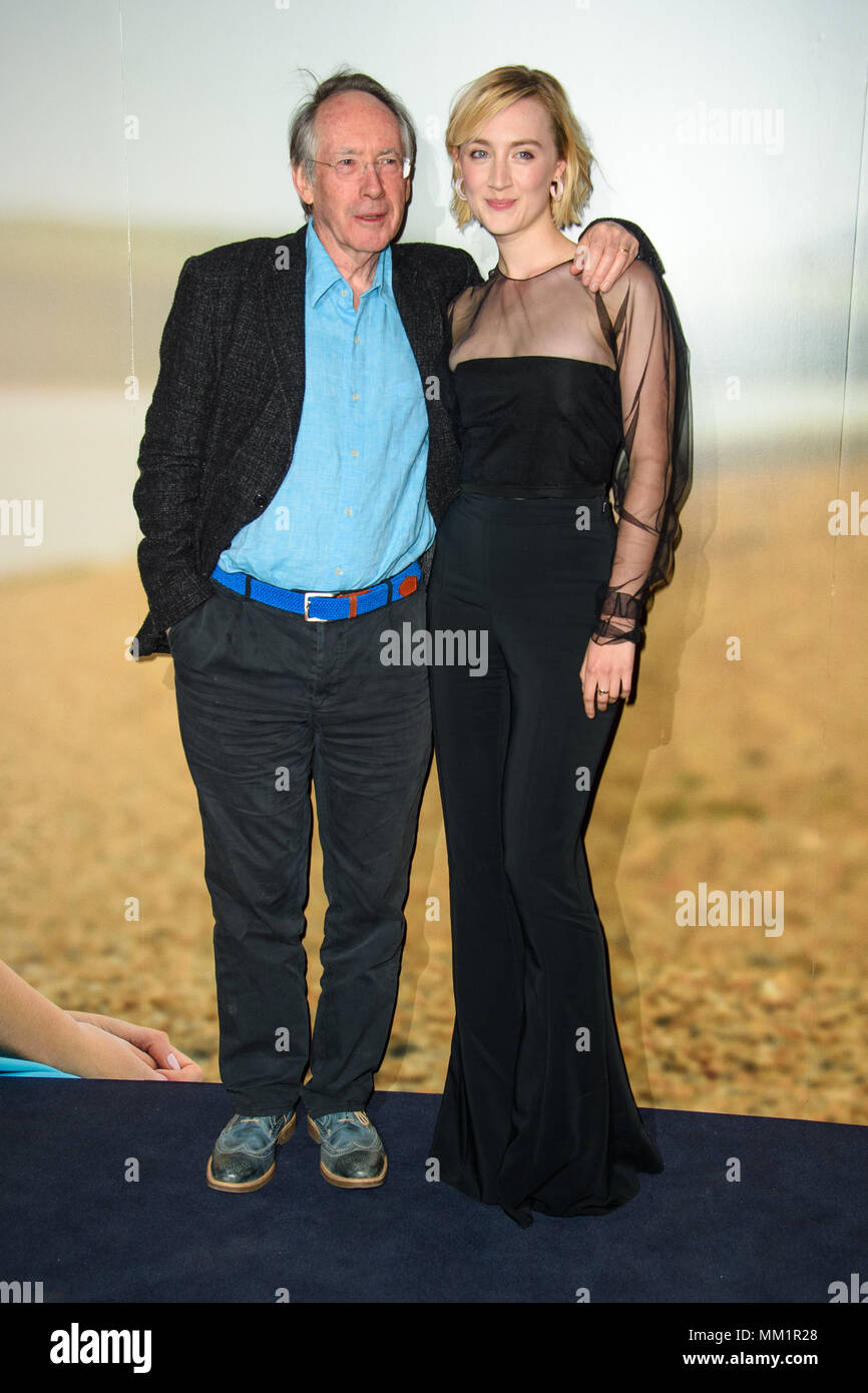 Ian McEwan und Saoirse Ronan an einem Special Screening von On Chesil ...