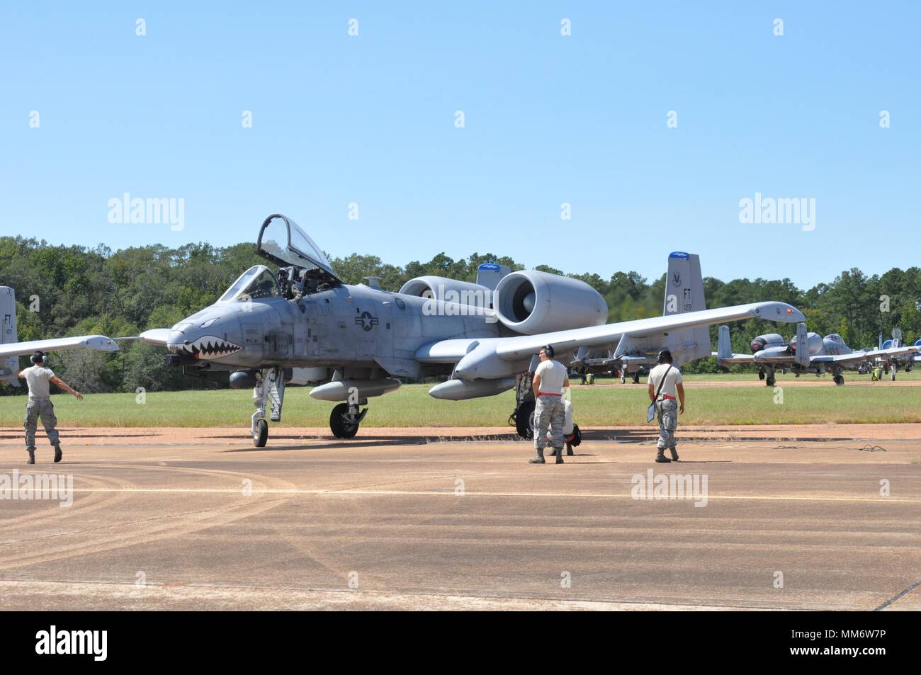 Mitglieder des 75 Aircraft Maintenance Unit Marschall Kapitän Chris ...